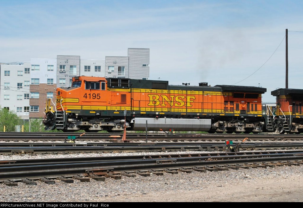 BNSF 4195